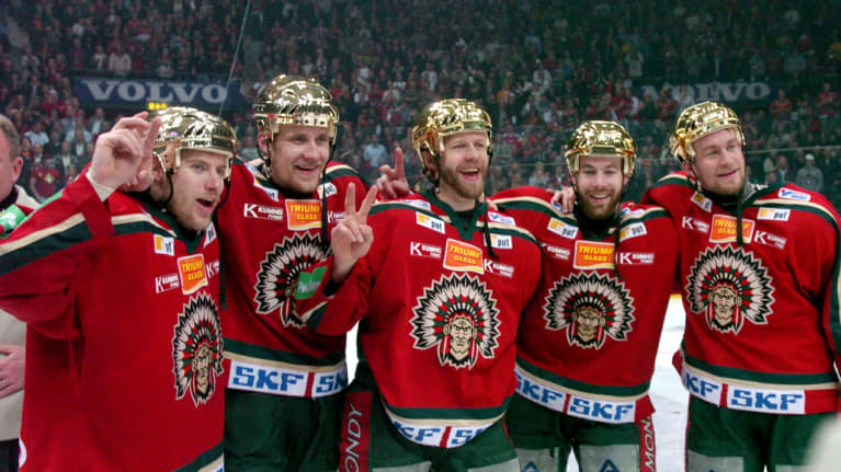 Legendaksi kasvanut Tomi Kallio nosteli urallaan mestaruuspokaaleja ...
