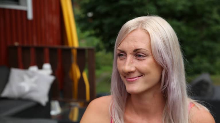 "Nyt kuolen", ajatteli Laura Salmela, 33, kun naapurin koira raateli ...