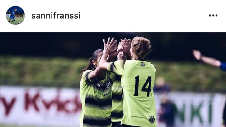 Suomen maajoukkuehyökkääjä Sanni Franssi siirtyy Tanskan pääsarjaan | Yle