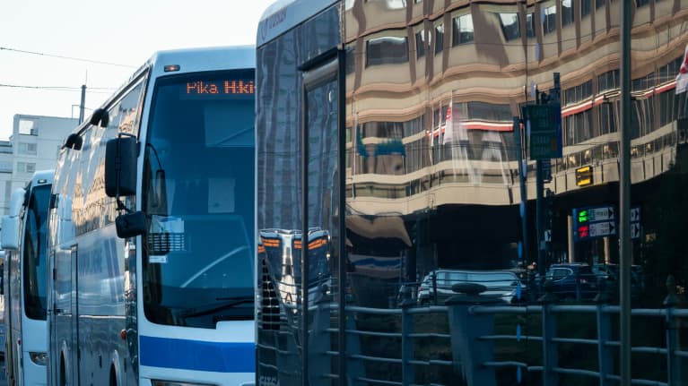 Koska halvimmalla kaukobussiin tai junaan? Näillä kolmella palvelulla ...