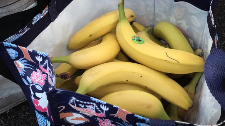 Porin kaupunki: "Meillä ei ole varaa reilun kaupan banaaneihin" | Yle