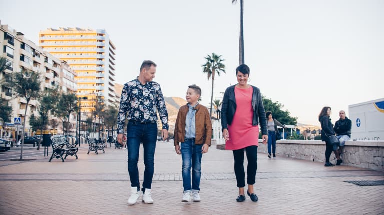 Liisa Hanén otti äkkilähdön ja vetää nyt joogaa suomalaisille ...