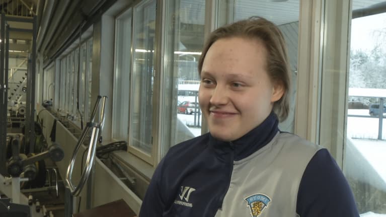 Viivi Vainikka, 16, jalostuu Kuortaneen kiekkohautomossa ja on ...