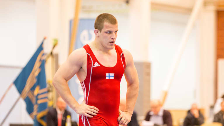 Tuomas Lahti jäi ilman pronssimitalia painin EM-kisoissa Bukarestissa ...