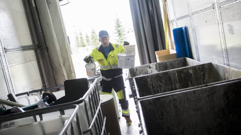 Kuopion torille tuodaan kodin vaarallisten jätteiden pop up ...