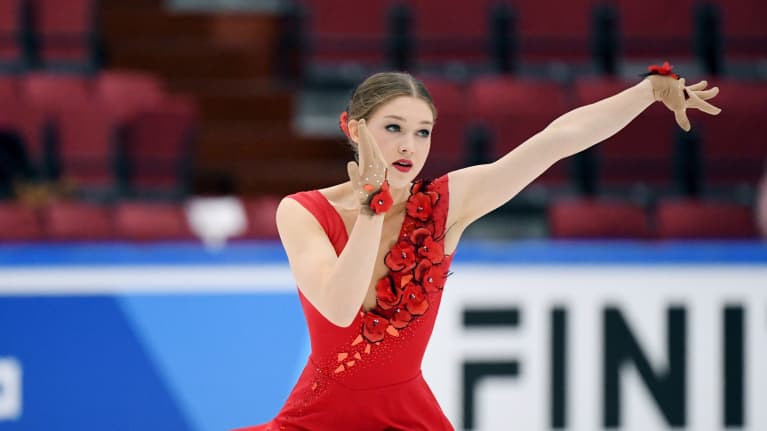 Jenni Saarinen johtaa taitoluistelun SM-taistoa lyhytohjelman jälkeen ...