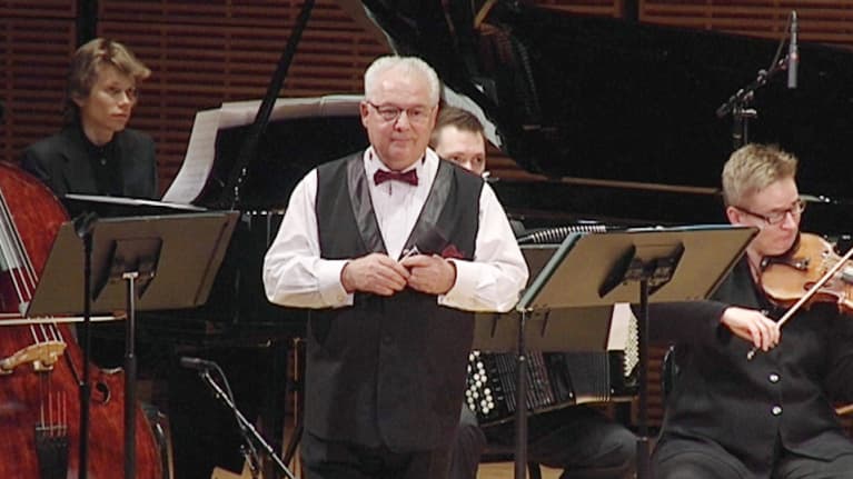 Markus Allan esiintyy Pyhällä Kaurismäki-tunnelmissa | Yle