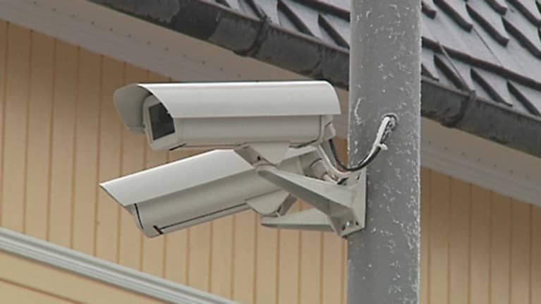 Valvontakamerat yleistyvät kirkoissa | Yle