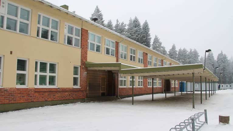 Savikannan koulun kohtalo jäi vielä avoimeksi | Yle
