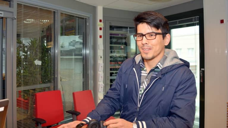 Kaksi ja puoli vuotta Suomessa – nyt Mostafa Rahimi pääsi lukioon | Yle