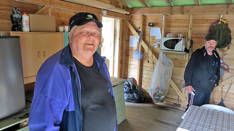 Alan Miehet kunnostivat Karihaaran torin | Yle