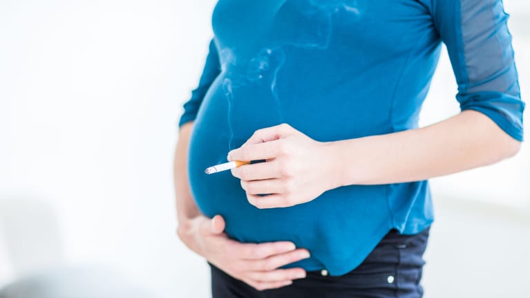 Raskaana olevien tupakointi on vähentynyt Keski-Suomessa vain vähän | Yle