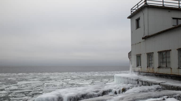 Helsingin eteläisin asukas asuu yksin ulkomeren vanhassa ...