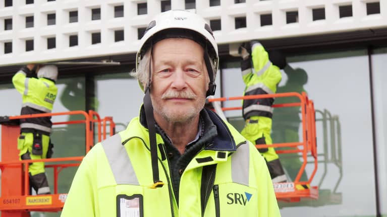 Suomen suurin ikäluokka täyttää nyt 70 – Antti Salonen on yhä työmaalla: "Täynnä poweria" | Yle