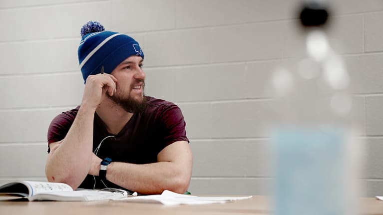 “Mummu rakastaa sitä, että osaan suomea” – Kanadalainen Cole sai tietää ...