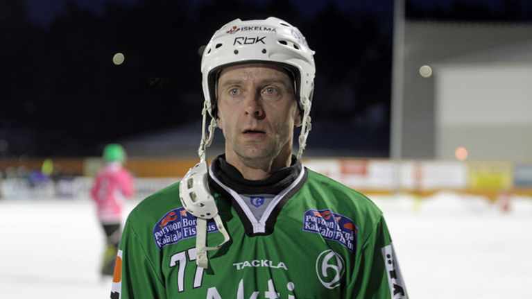 Sami Laakkonen jatkaa jääpallouraansa, poika samaan joukkueeseen | Yle