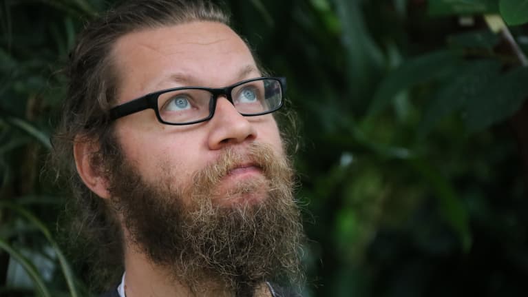 Kari Kola yksin Botanian puutarhan isännäksi | Yle