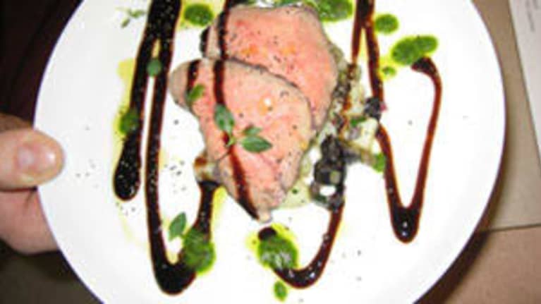 Lammrostbiff med olivpotatissallad | Recept | Svenska Yle