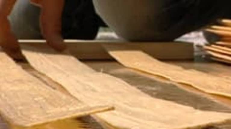 Sänggavel av spånor | Bygga och bo | Svenska Yle