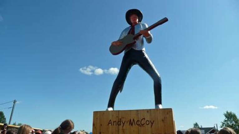 Andy McCoys staty avtäcktes | Kultur | Svenska Yle