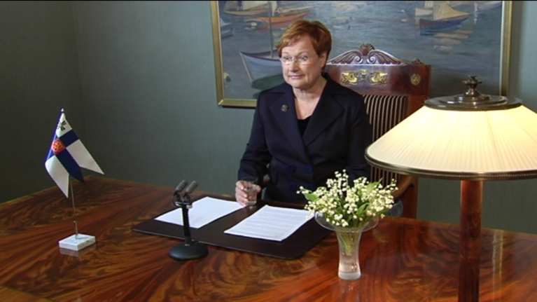 Halonen bromsar grundlagsändring | Inrikes | Svenska Yle