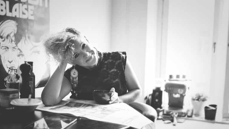 Nypremiär för Hon som inte rodnar | X3M | Svenska Yle