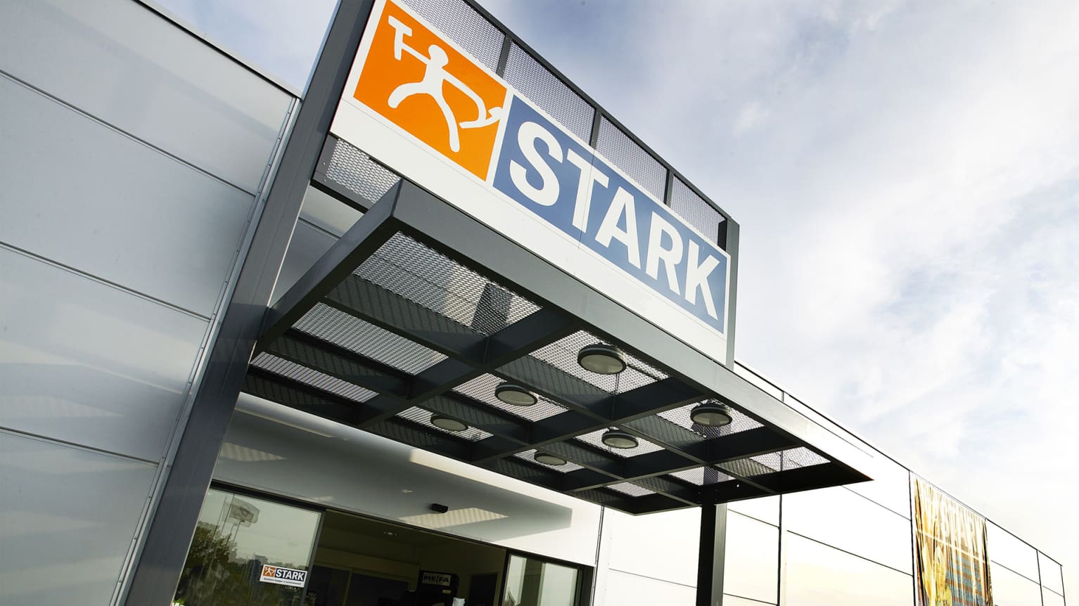 Starkki Logo 後開岔涼感紗料設計TEE/4色