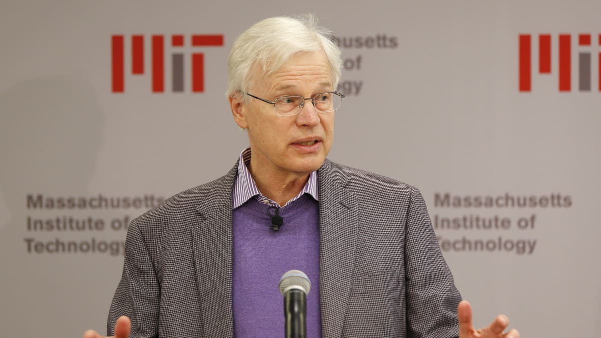 A-studion kysely: Taloustieteilijät Bengt Holmström ja Sixten Korkman ...