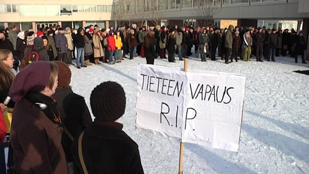 Mielenosoitus yliopistolakia vastaan Turussa | Yle