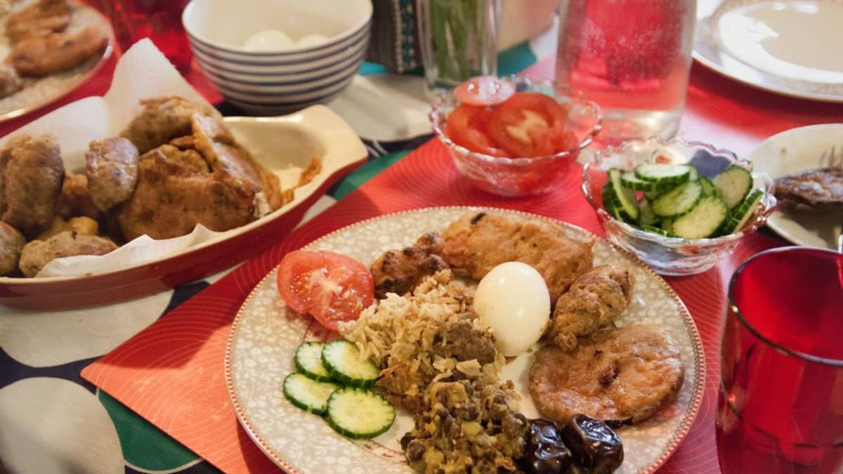 Ensin syödään taateli – yöttömän yön Lapissakin vietetään ramadania ...