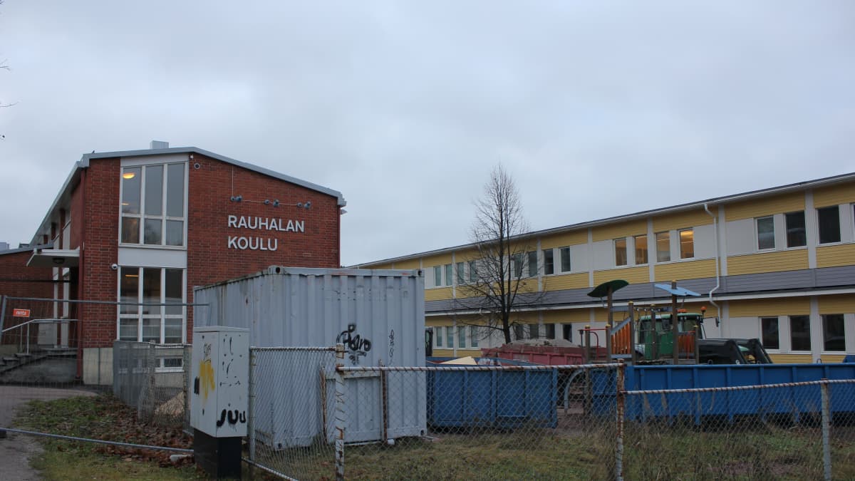 Ehdotus Kotkan koulujen huonon sisäilman korjaamiseksi: Karhulaan kaksi uutta koulua ja ...