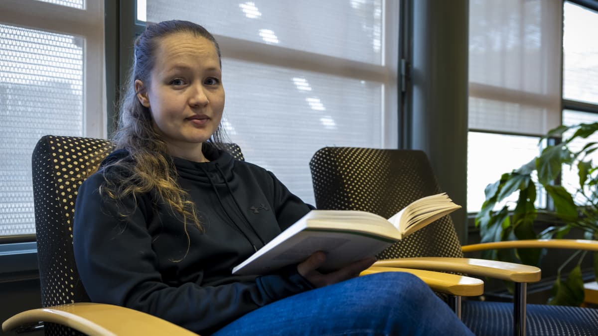 Yksinhuoltaja pelkää 1 300 euron aikuiskoulutustuen menetystä ...