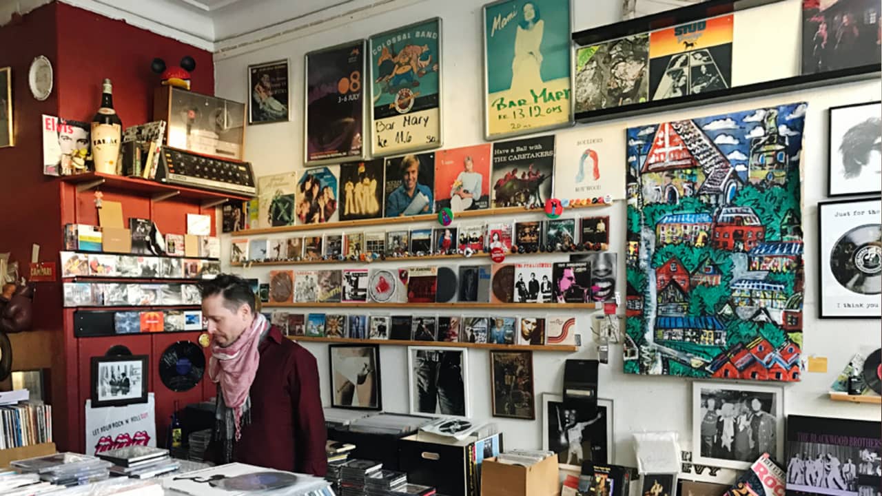 Carl Olin: Sain isoisältäni 6-vuotiaana Elviksen kasettikokoelman | Yle ...