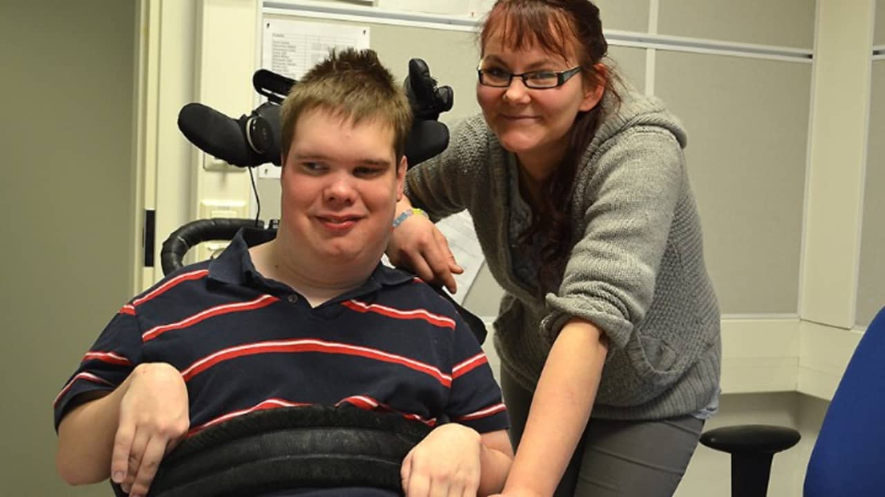 Puheen Päivä: CP-vammainen neliraajahalvaantunut Nikke ei edes osaa ...