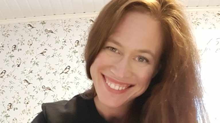 Hur skaffar man vänner som vuxen? Du måste våga för att vinna vet Helga ...