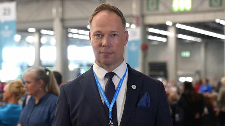 Jättiläismäinen koiranäyttely täyttää Helsingin Messukeskuksen ...