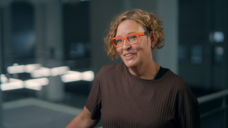 Uudenvuoden rakettien pauke voi olla ääniaroille koirille piinaa ...