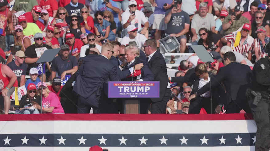 Katso kuvat sekunneista, kun Trump suojautuu ampujalta | Ulkomaat | Yle