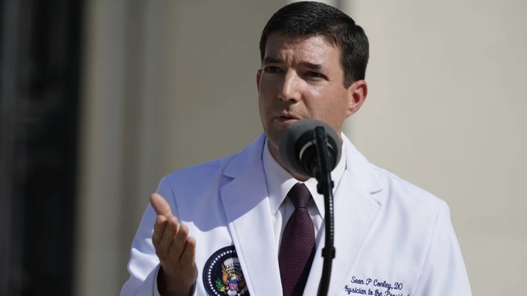 Trumpin koronavirustartunta nosti hänen lääkärinsä valokeilaan – mutta ...