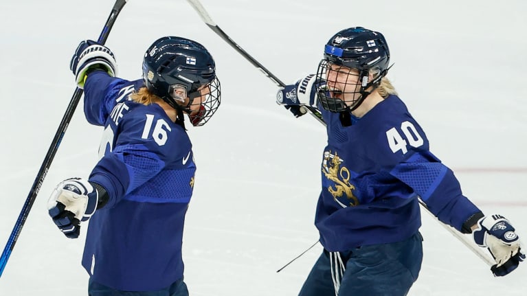 Suomalaistähti Noora Tulus joutui pelottavaan tilanteeseen kaukalossa ...