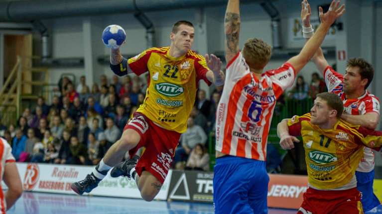 Cocks däckade BK-46 i Karishallen | Västnyland | Svenska Yle