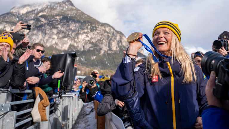 Frida Karlsson fiilistelee olympiakultaansa – Jessie Diggins ...