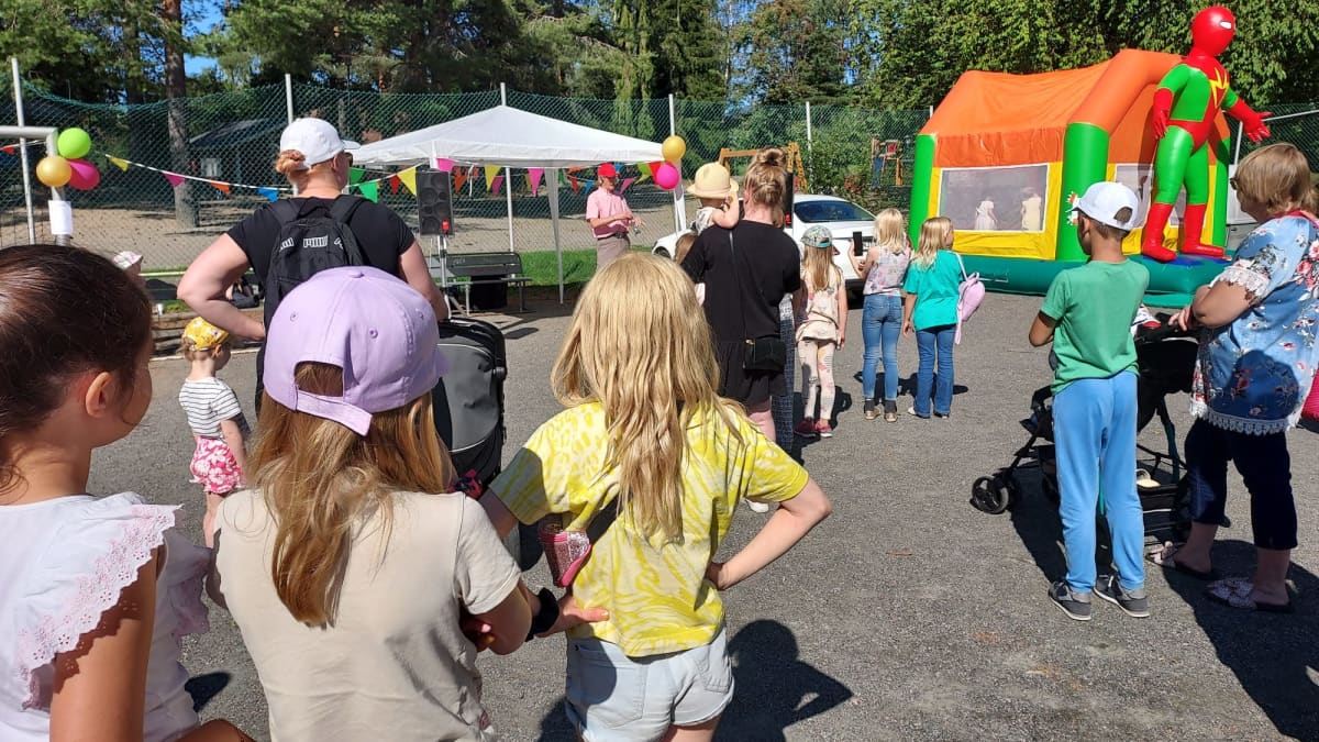 Tutkimusten mukaan porukkaan kuuluminen ja oman mielipiteen sanominen kannattavat ...