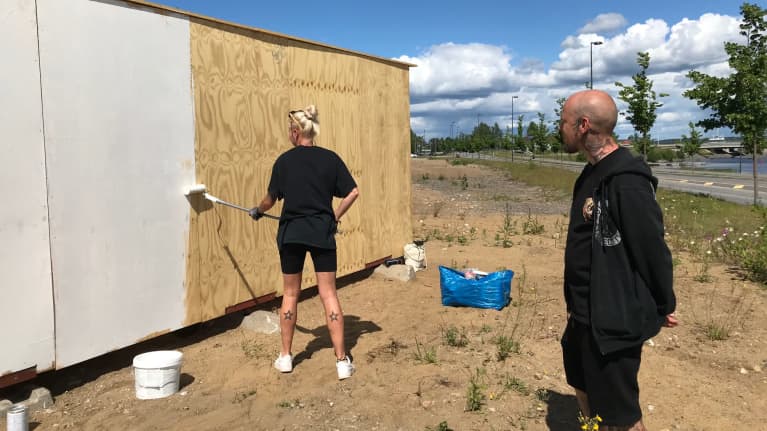 Savonlinnaan pystytettiin kaikille avoin graffitiseinä | Yle