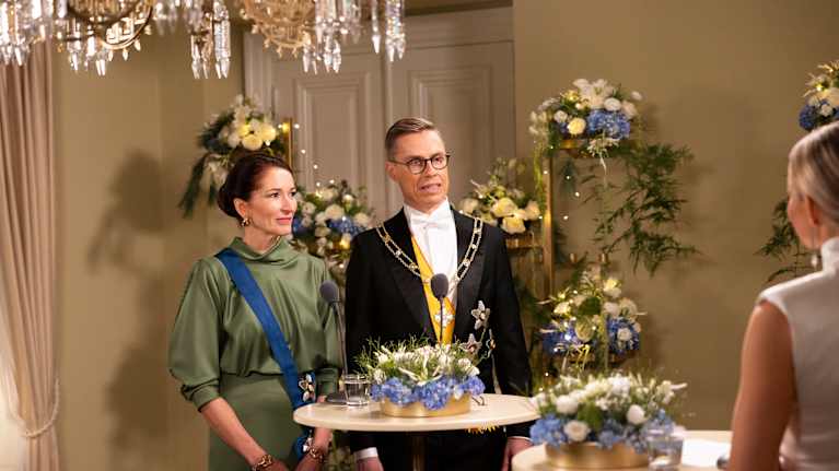 Presidenttiparista virallinen kuva julki: Suzanne Innes-Stubb pukeutuu ...