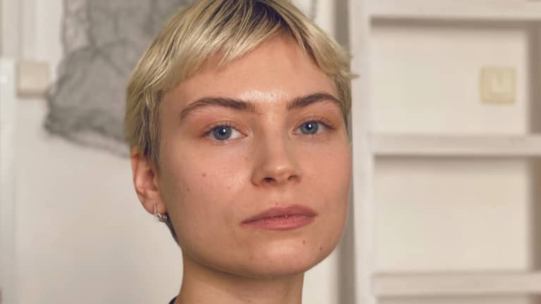 Taiteilija Helmi Hagelin rikkoo normeja, kyseenalaistaa tekstiilialan ...