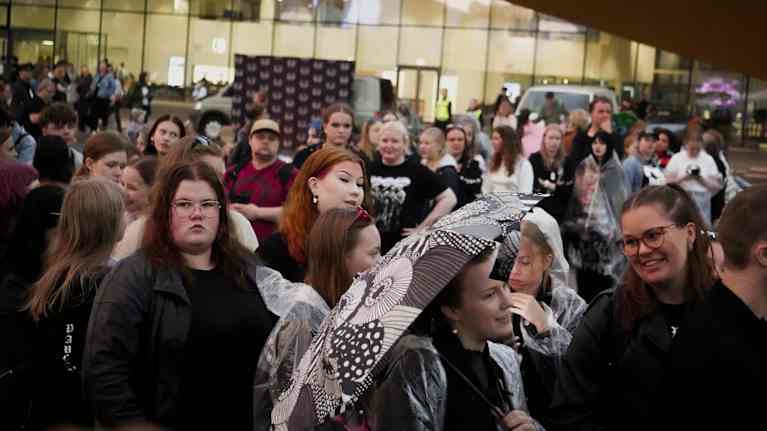 PMMP-dokumentin ensi-ilta Kansalaistorilla oli fanien ja yhtyeen ...