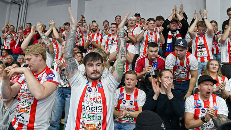 Äntligen titelfest tillsammans med hemmapubliken – BK-46 tog tredje ...