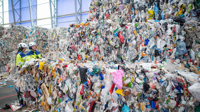 Världen drunknar i plast – nu är sista chansen för ett globalt ...