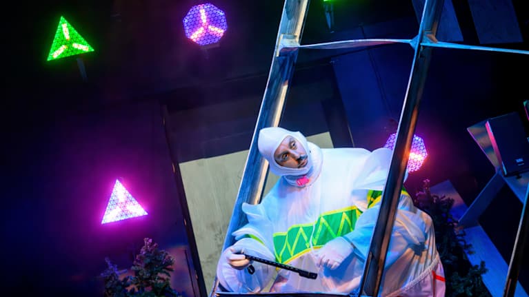 Recension: Spejsat rymdäventyr på Unga teatern – Barnen från yttre rymden handlar om avstånd och ...